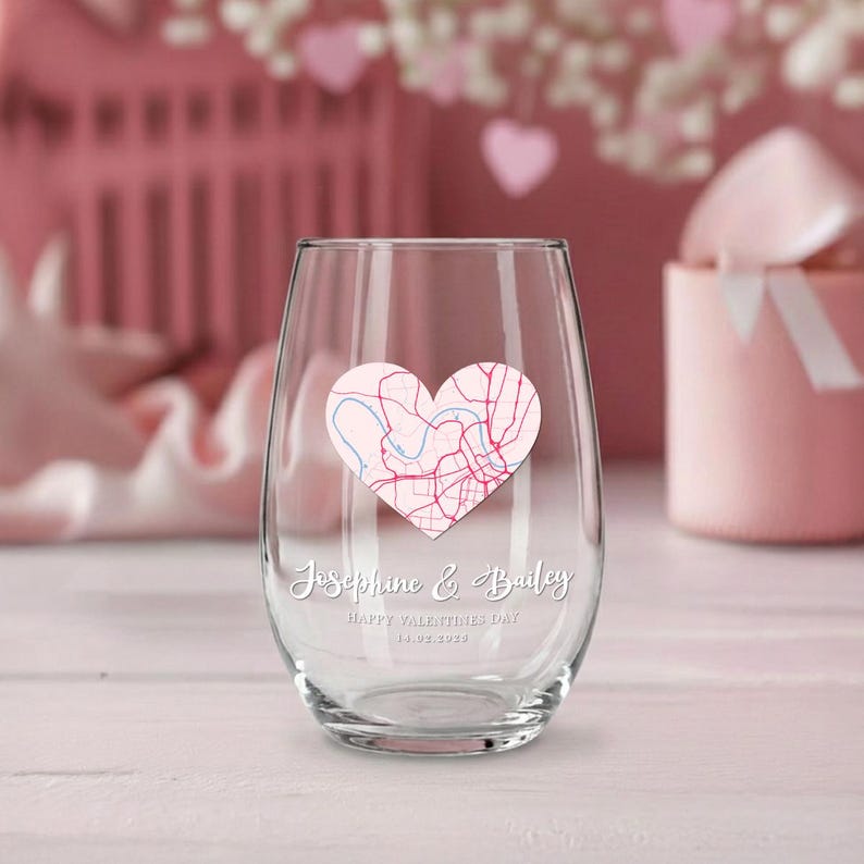 Personalized Couple Map Wine Glass – Lucy Engraving